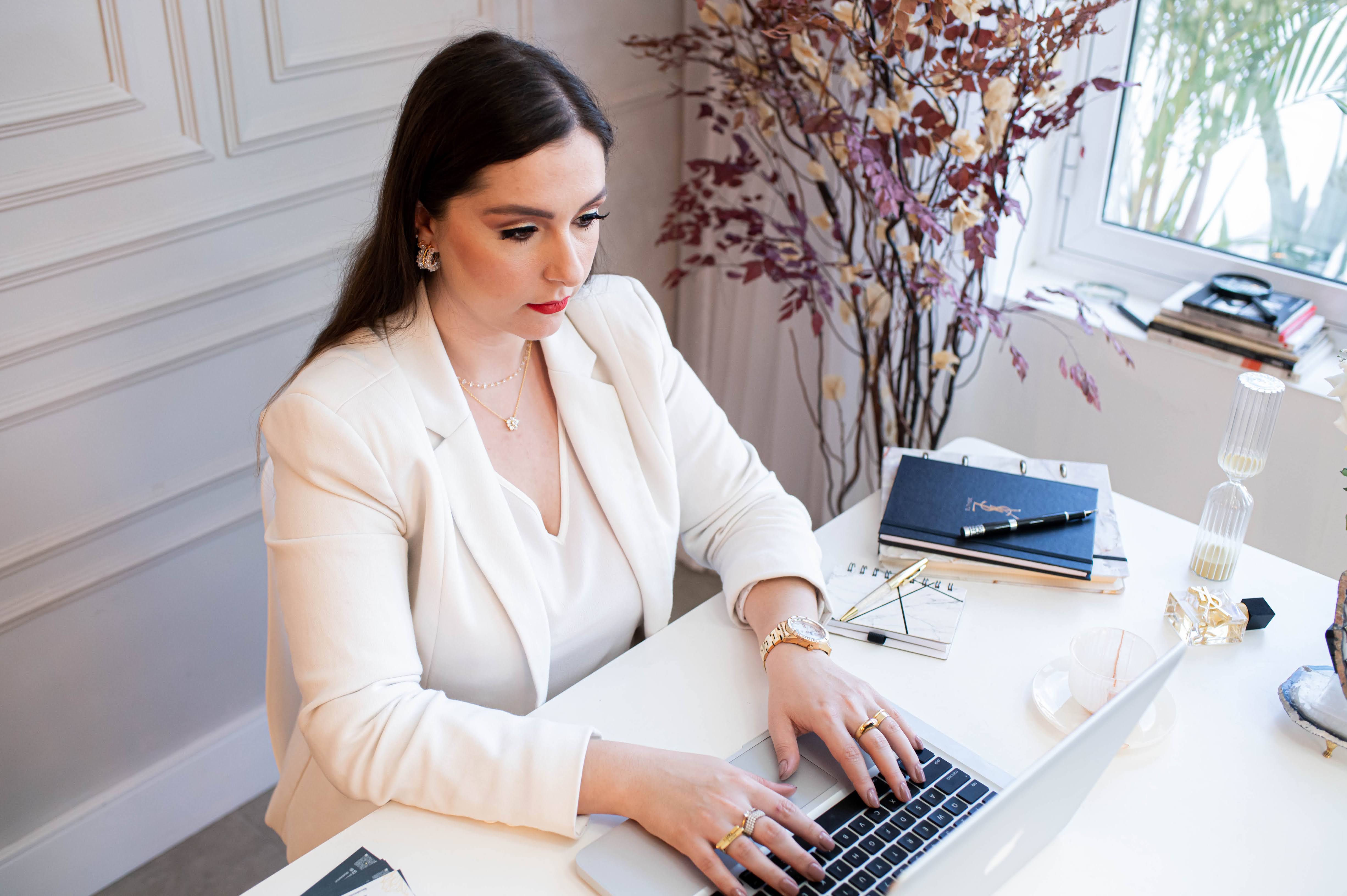 Bárbara Priori - Consultoria de Carreira - HOME